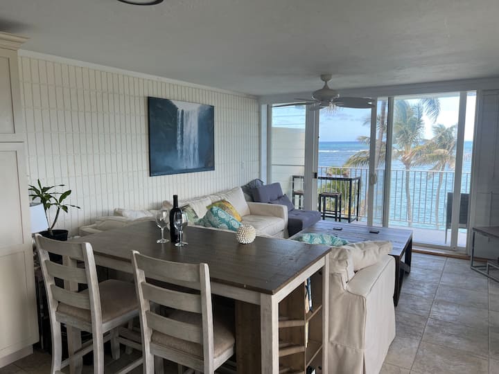 Hawaiian Sunrise Retreat - Hau‘ula Beach Park, HI