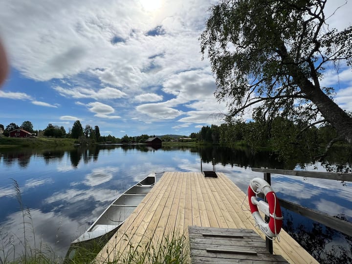 Spacious Lakeside House - Sweden