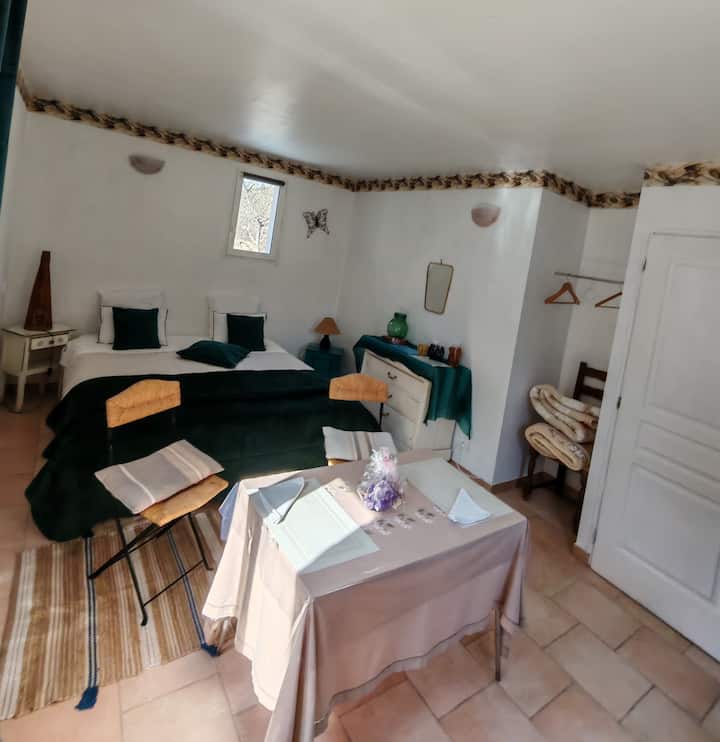 Chambre D'hôtes, à La Nuitée - Montbrun-les-Bains