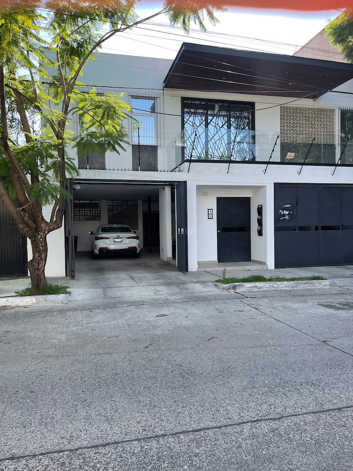 Departamento Planta Baja Amplio - Guadalajara