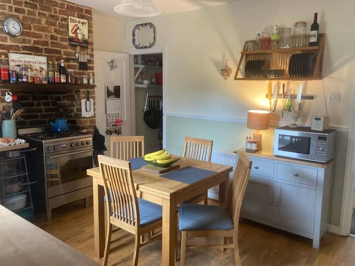 Large & Quiet Room 15 Mins Walk To Town & Station - Maidstone
