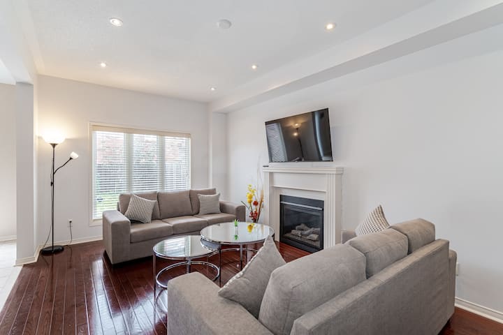 Spacious & Modern Home W/ Yard, Piano, Ps4 & Bbq - Ontario