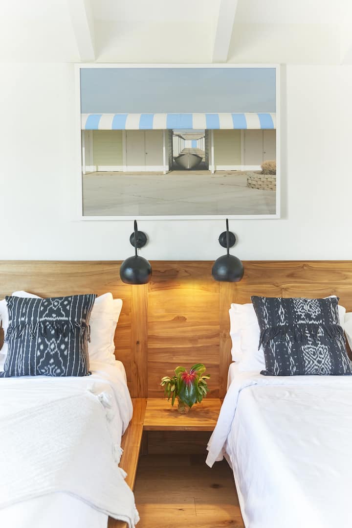 Enjoy A Hassle-free Stay! Free Parking, Pool - Montauk, NY