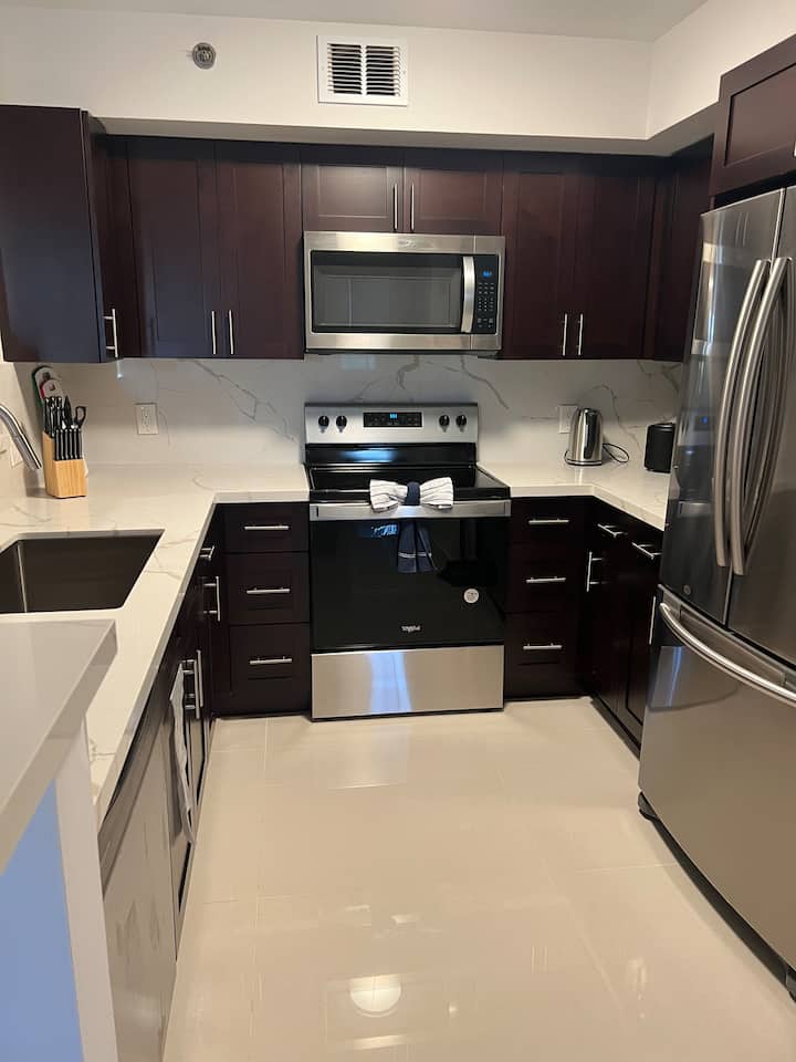 Beautiful & Modern Condo In Aventura! - North Miami Beach, FL