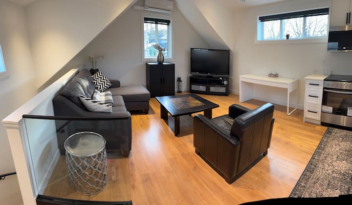 Modern, Clean And Location! In Trendy Kitsilano! - Vancouver