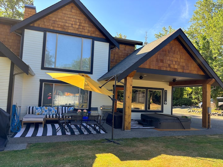 4 Br Farmhouse Retreat W/ Pool & Hot Tub-7.5 Acres - Sidney