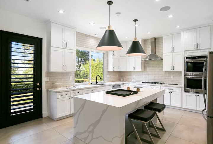Contemporary 6 Br Home Near Lake Mission Viejo - Rancho Santa Margarita, CA