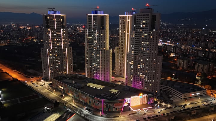 Luxury 19th Floor Condo With Pool, Gym & City View - Skopje