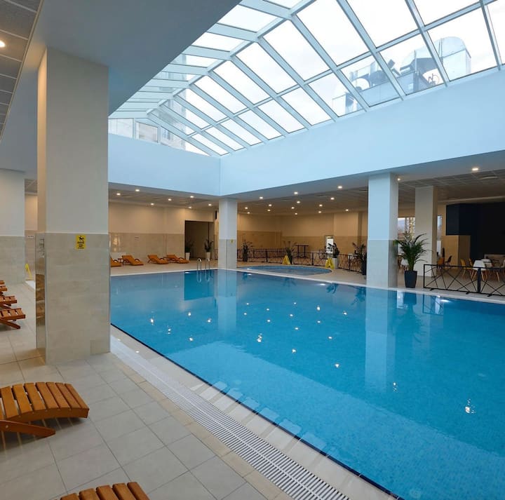 Luxury 19th Floor Condo With Pool, Gym & City View - Skopje
