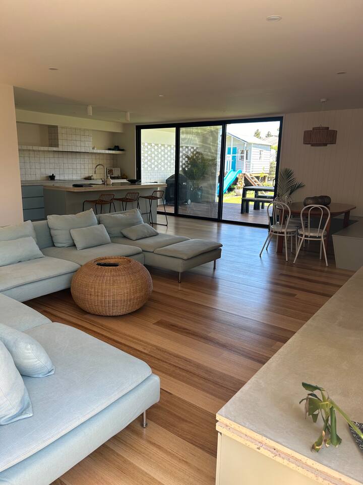 Lake Ave Beach House - Geelong