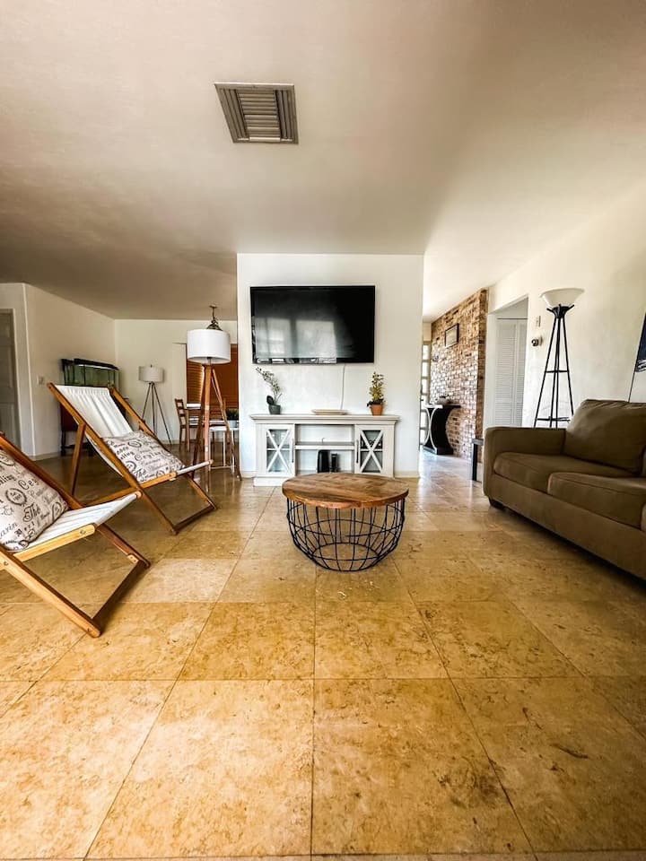 Beautiful 3 Br Lakefront Home W/ Kayak&paddleboard - Deltona, FL