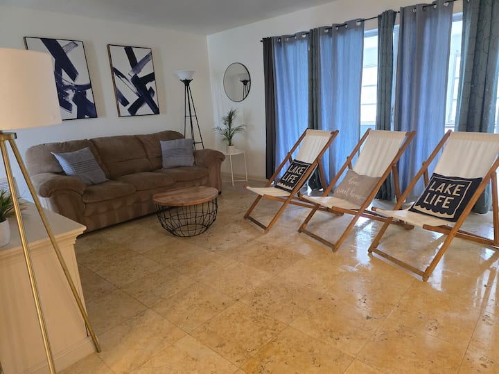 Beautiful 3 Br Lakefront Home W/ Kayak&paddleboard - Deltona, FL