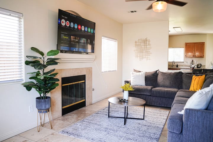 Spacious 4 Bd Home In Bakersfield/comfy Beds - Bakersfield, CA