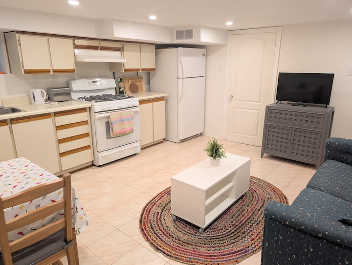 Private 1br Apartment W Private Parking Spot - 多倫多
