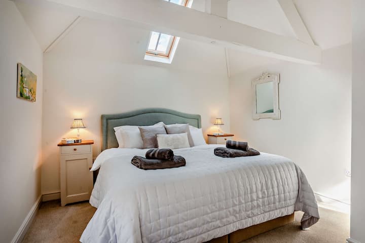 Dog Friendly Cotswolds Holiday Home -  Lower Barn - Kingham