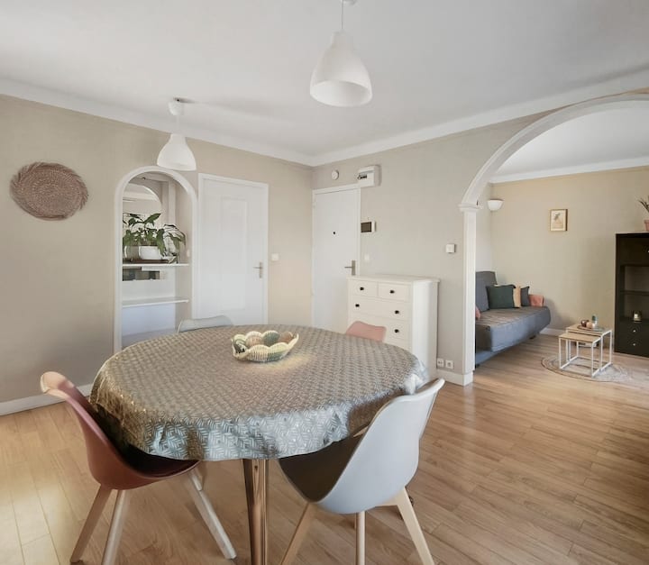 Voyagez Léger ! T3 Lumineux, Balcon, Lit Bébé. - Saint-Raphaël