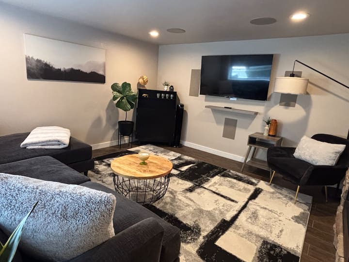Cozy & Spacious 2 Bed/2 Bath - Perfect Location - Kenmore, WA