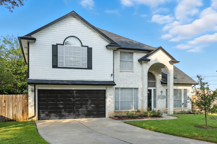 Spacious 4-bedroom Gem In Pflugerville - Pflugerville, TX