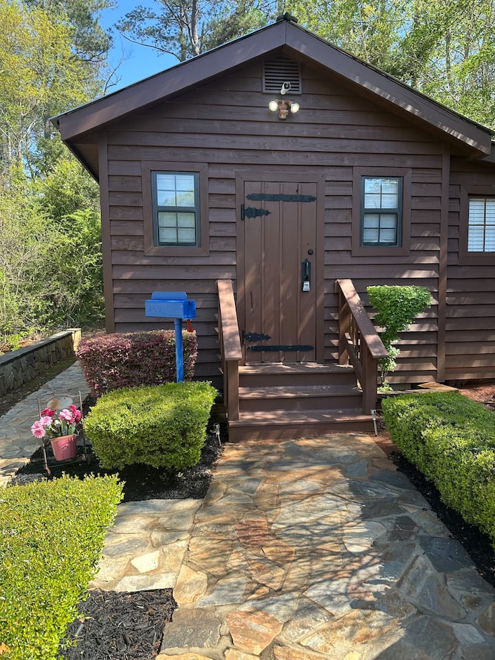 Tiny Country Cabin - Belton, SC