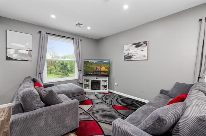 Cozy S. Buffalo Retreat: 10 Mins To Bills Stadium - Buffalo, NY