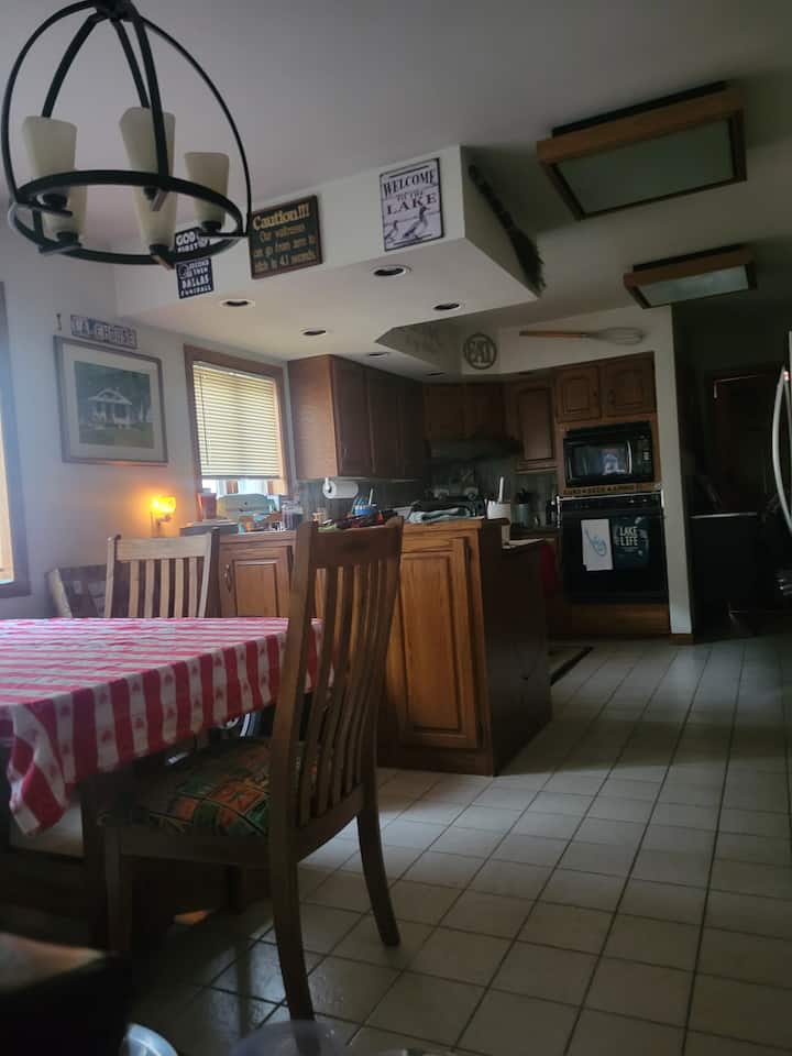 Captains Quarters On The Lake - Oshkosh, WI