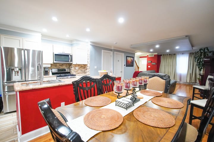 Modern 2 Floor, 3 Bedroom Home In West New York - Manhattan, NY