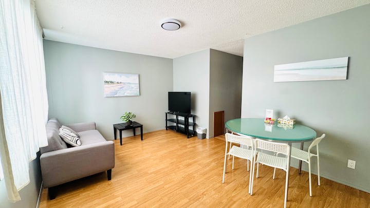 2802a Central Location Independent 2 Bedroom Suite - Saskatoon