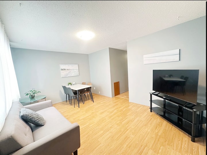 2802a Central Location Independent 2 Bedroom Suite - サスカトゥーン