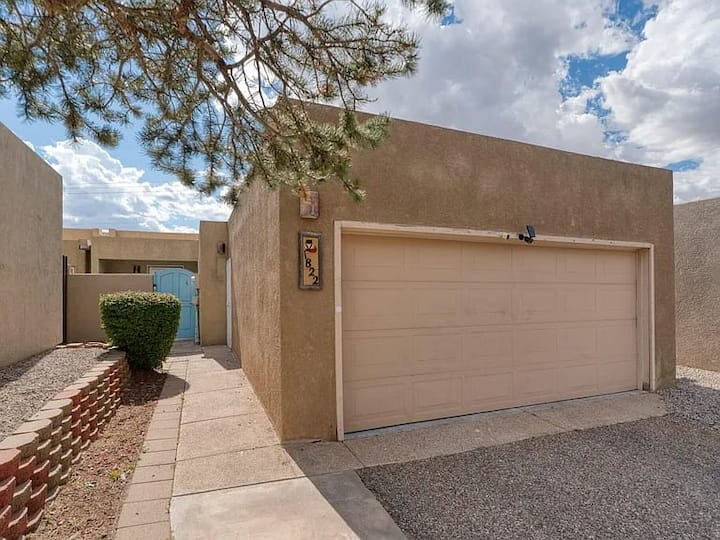 Sandia View Retreat Near Tramway - Albuquerque, NM