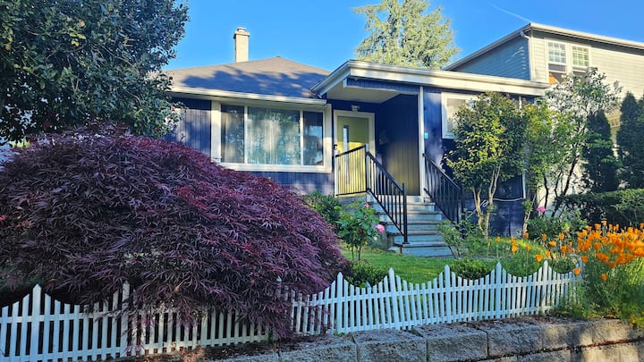 Spacious Uw Home-husky Stadium & U Village/2 Units - Seattle