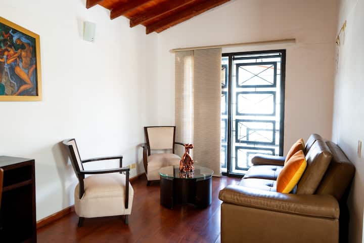 Relax & Explore: Jacuzzi Apartment Near Laureles - Medellín
