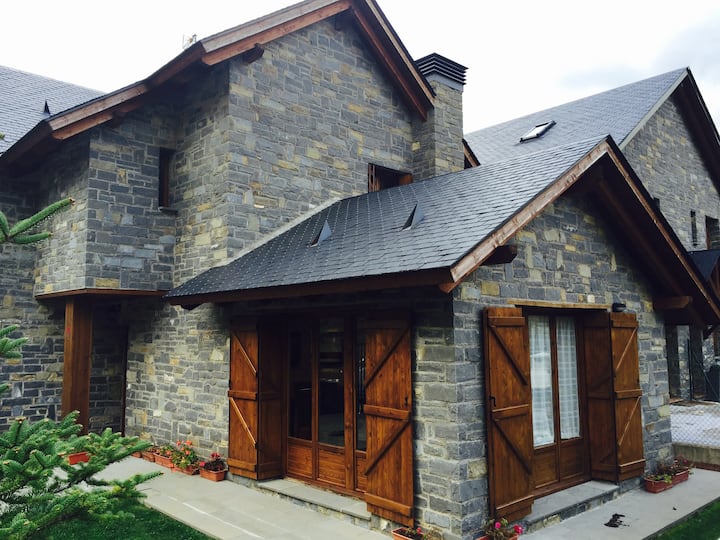 Exclusivo Chalet En Pirineo Aragonés - Candanchú