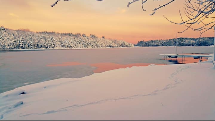 *Winter Discounts* 
Beautiful Lakefront Home - Thompson, CT