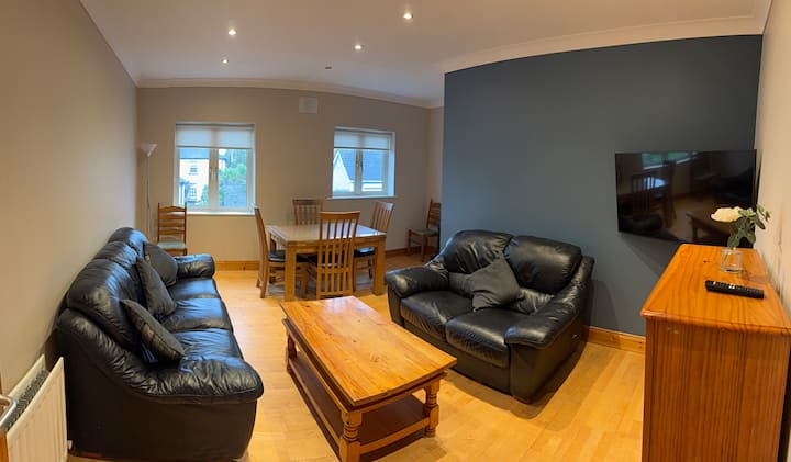 Spacious 4 Bedrooms On Main St-5min Walk To Beach - Drogheda