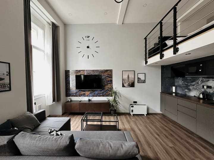 Grand Viceroy Apartments - Gothic Tower View - Prag