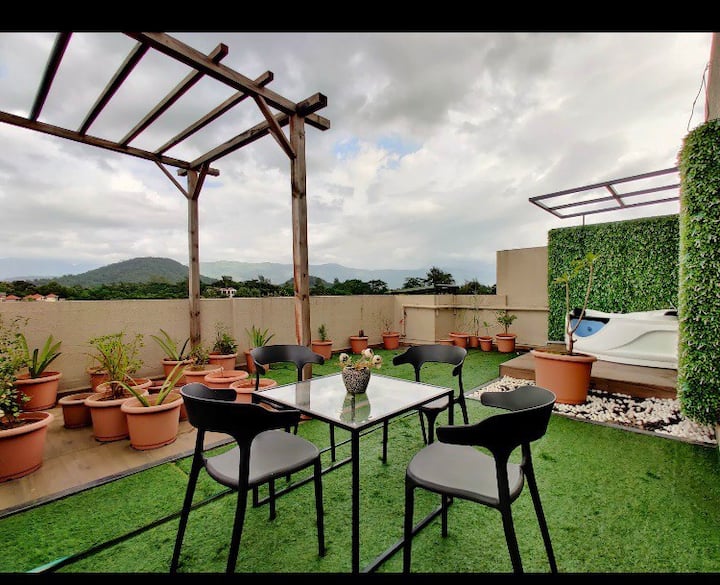 Luxury Studio With Private Jacuzzi On Terrace - Karjat