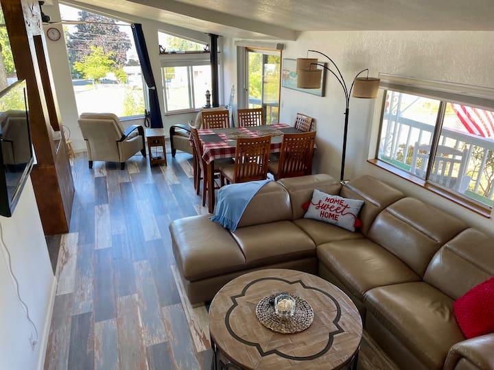 Madrona Beach Full Home Camano Is. Beautiful Views - Whidbey Island, WA