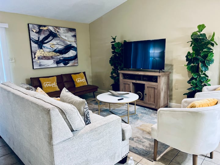 Stayval Oak #2 • 3br Townhouse • Sleeps 10 - Valdosta, GA