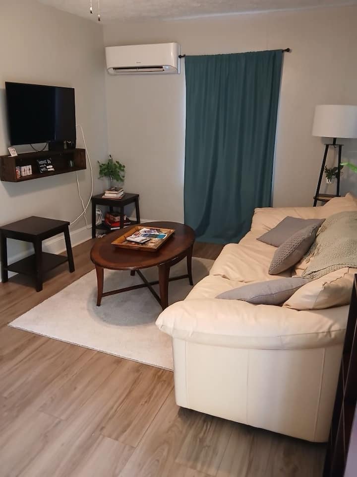 Cozy Carolina Cottage 1 - Fayetteville, NC