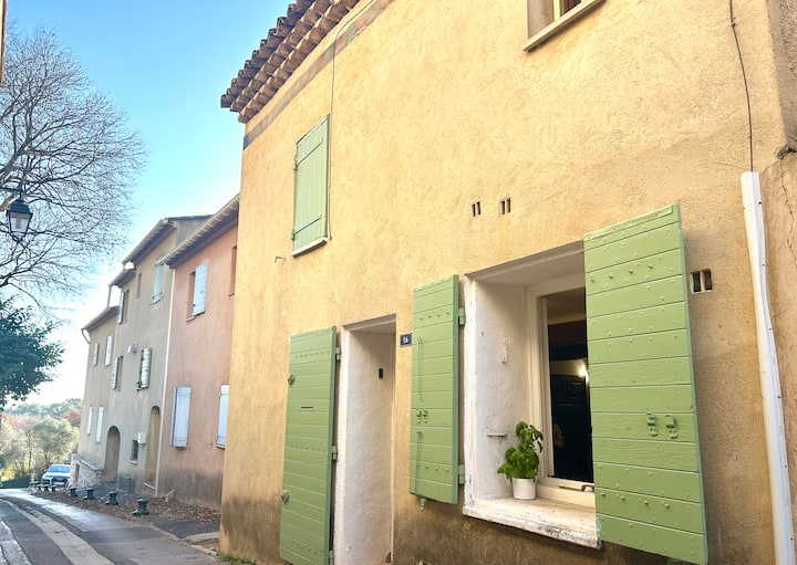 Maison De Village à Proximité D'aix-en-provence - Éguilles