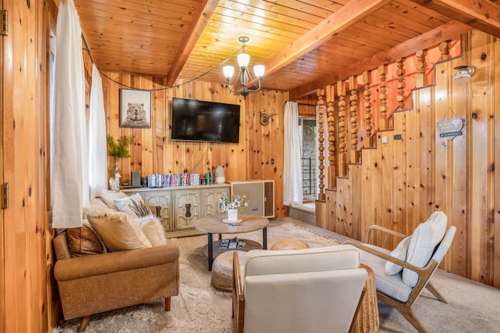 The Knotty Pine Bear Cabin - Zion National Park