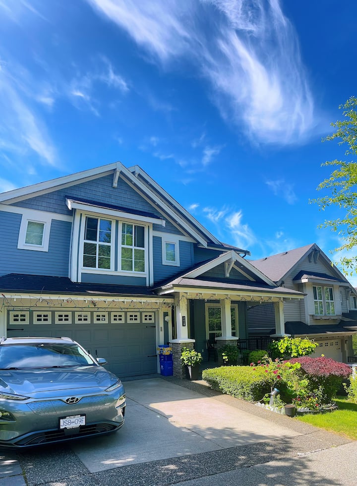 Cozy Family Stay Near Parks & Transit - Port Coquitlam