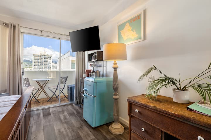 Explore | Waikiki Walkable Escape~surf, Hike, Dine - Honolulu, HI
