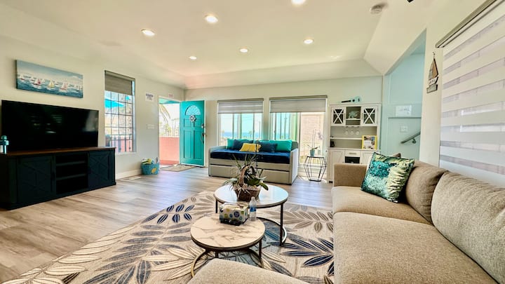 Steps To Surf Sand Sun  With Ac - Huntington Beach, CA