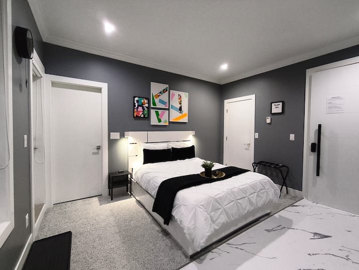 Cozy Private Suite | Separate Entry & Patio - Surrey