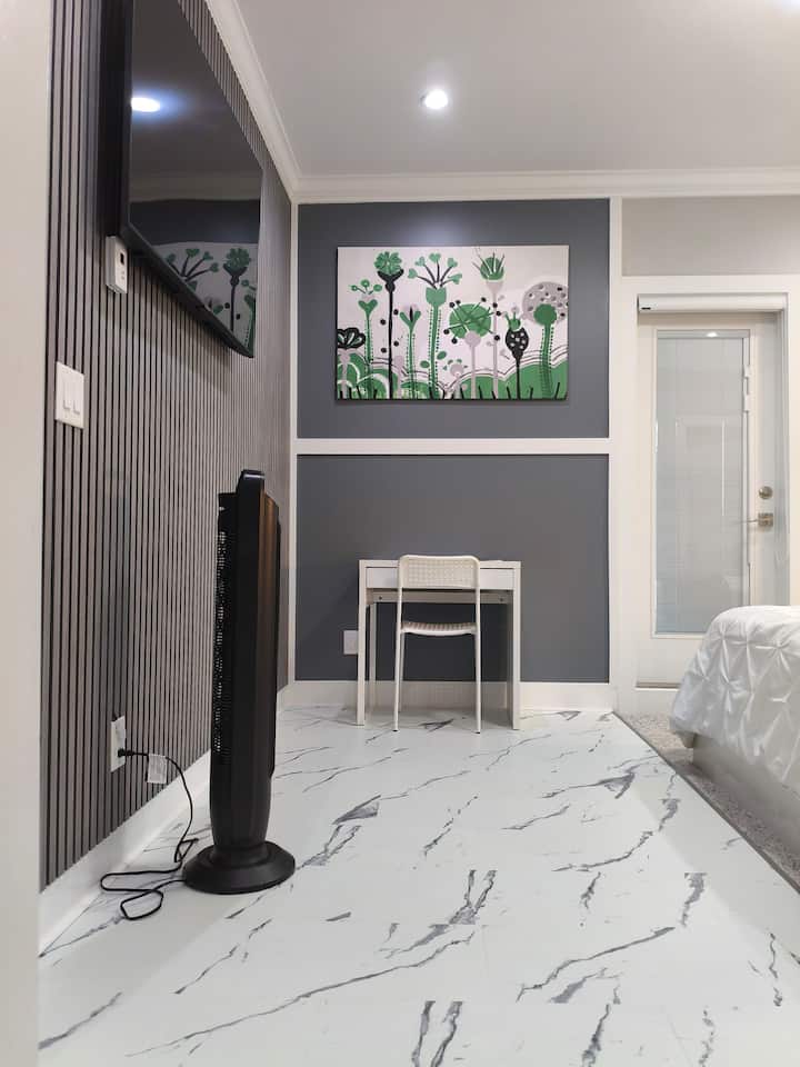 Comfortable Private Suite | Separate Entry & Patio - Surrey, BC