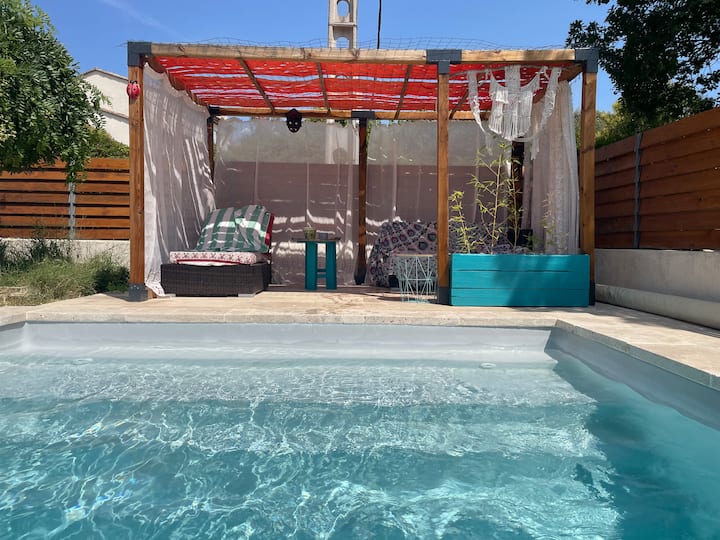 Villa Avec Piscine, Terrasse Et Jardin Clos - Lourmarin