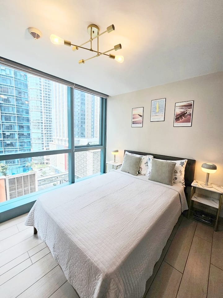 Uptown Bgc
Free Parking
Quiet Split Ac. - Luzon