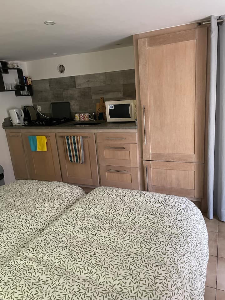 Chambre -Studio Independent Climatisé - Le Lavandou