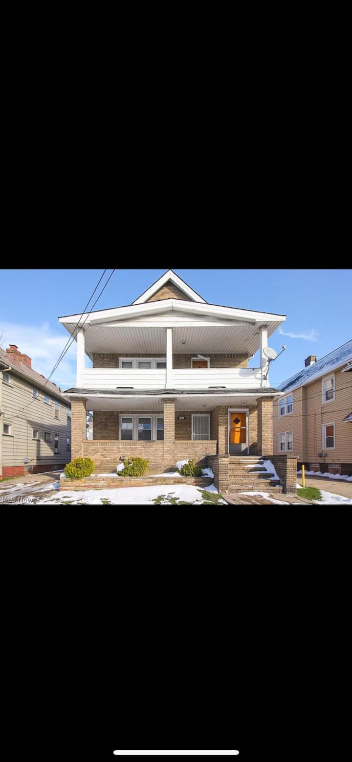 Peaceful Convenient Home - Cleveland